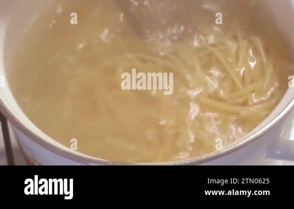 Pasta boil in water Stock Videos & Footage - HD and 4K Video Clips - Alamy