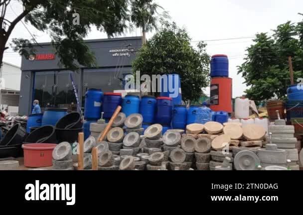 One containers Stock Videos & Footage - HD and 4K Video Clips - Alamy