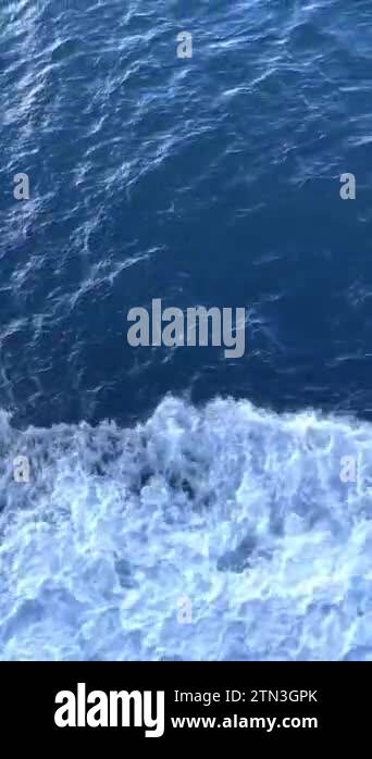 a journey across the Pacific Ocean on a liner, only the sea and water ...