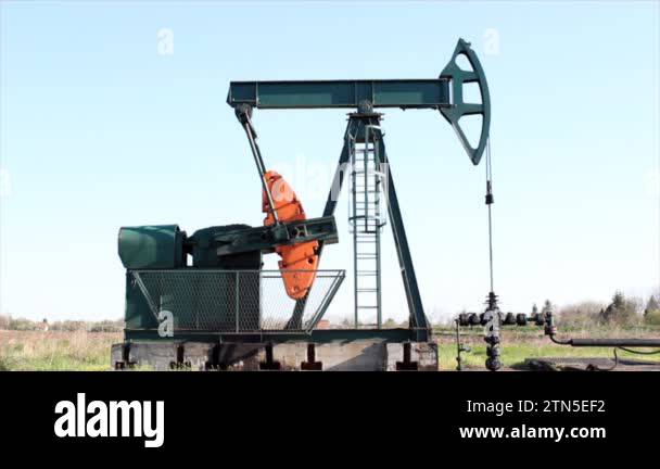Pump jack Stock Videos & Footage - HD and 4K Video Clips - Alamy