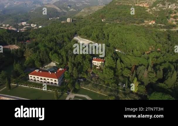 The park Milocer, Villa, beach Queen. Near the island of Sveti Stefan ...