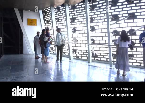 NARMADA, GUJARAT, INDIA, 17 MARCH 2022 : Tourists at museum or gallery ...