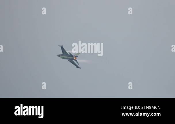16 fighter jet Stock Videos & Footage - HD and 4K Video Clips - Alamy