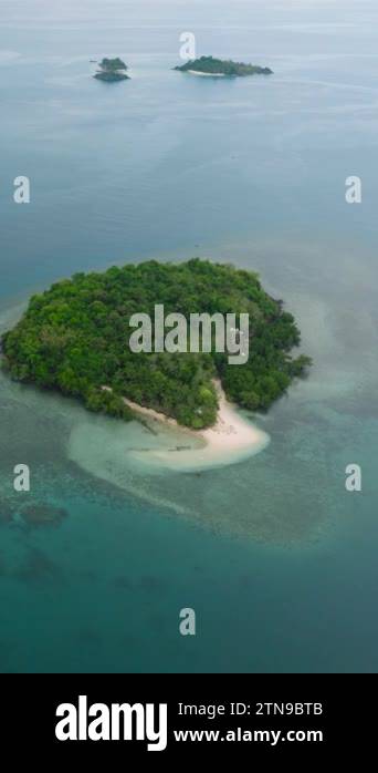 Tropical Islands with turquoise water atoll and corals. Once Islas in ...