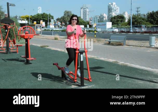 Elliptical object Stock Videos & Footage - HD and 4K Video Clips - Alamy