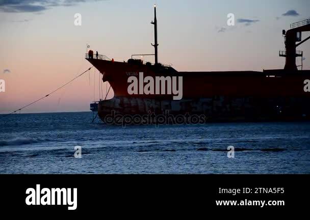 Shipwreck recovery Stock Videos & Footage - HD and 4K Video Clips - Alamy