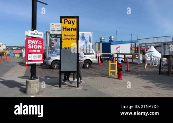 fishermans wharf, entrance parking lot people queuing up trying to pay ...