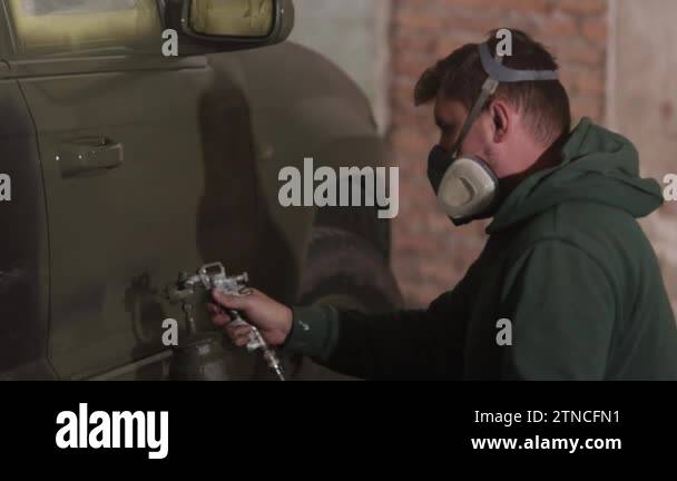 Mask wearing, Safety masks, Respirator masks. Man in respirator ...