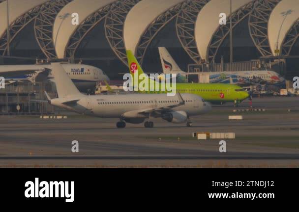 BANGKOK, THAILAND - MARCH 01, 2023: Airbus A320-214, HS-VKT of VietJet ...