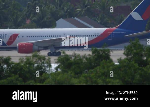 Emirates plane tail Stock Videos & Footage - HD and 4K Video Clips - Alamy