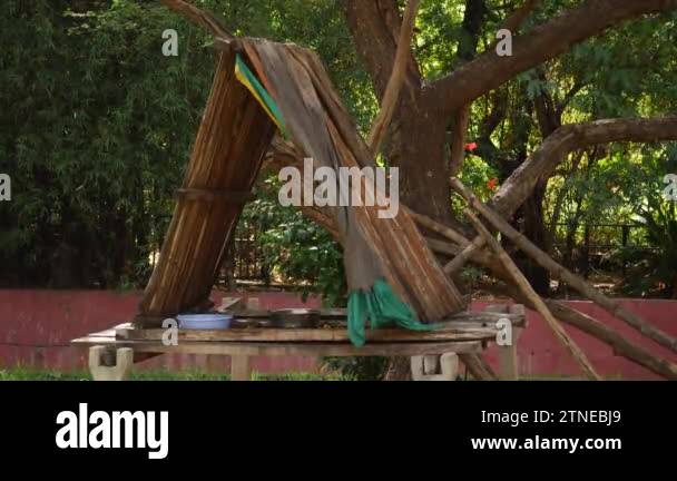 Garden tree house Stock Videos & Footage - HD and 4K Video Clips - Alamy