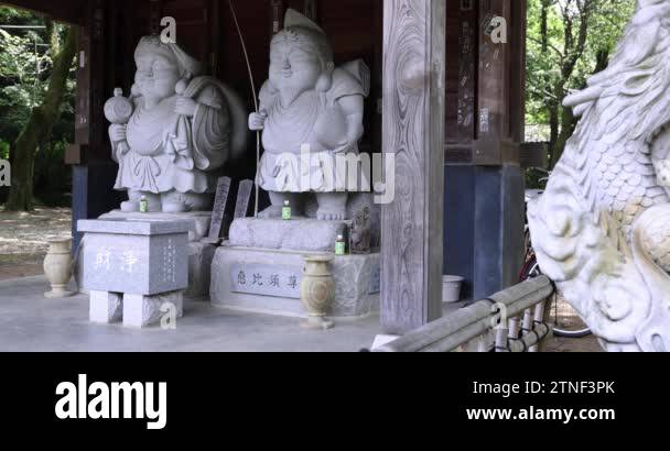 Japanese guardian statues at the traditional street in Tokyo. High ...