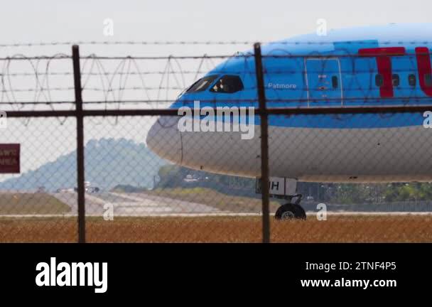 Tui airplane aircraft Stock Videos & Footage - HD and 4K Video Clips ...