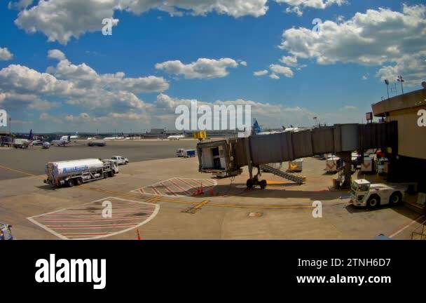 Jetblue jetway Stock Videos & Footage - HD and 4K Video Clips - Alamy