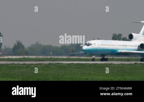 Tri jet Stock Videos & Footage - HD and 4K Video Clips - Alamy