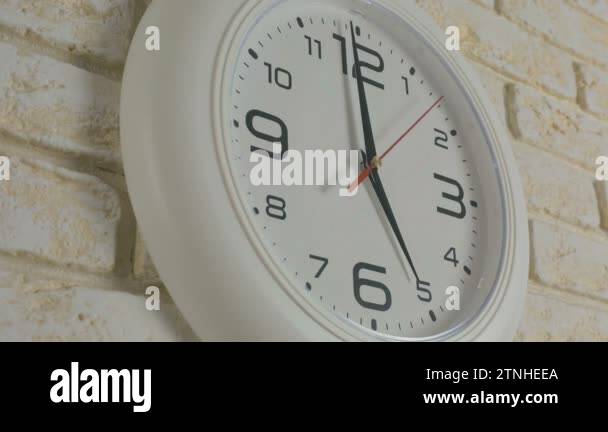 Round clock time hour Stock Videos & Footage - HD and 4K Video Clips ...