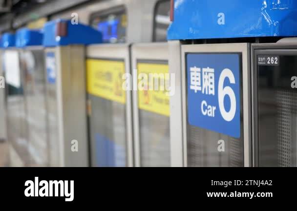 selective focusing to the safety platform screen door with lighting ...