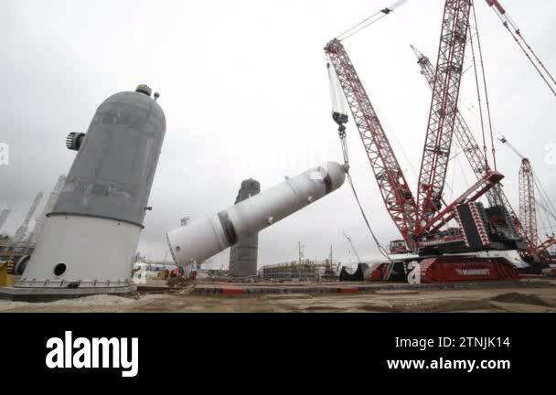 Tower repair Stock Videos & Footage - HD and 4K Video Clips - Alamy