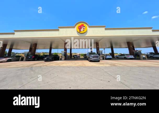 Crowded buc ees Stock Videos & Footage - HD and 4K Video Clips - Alamy
