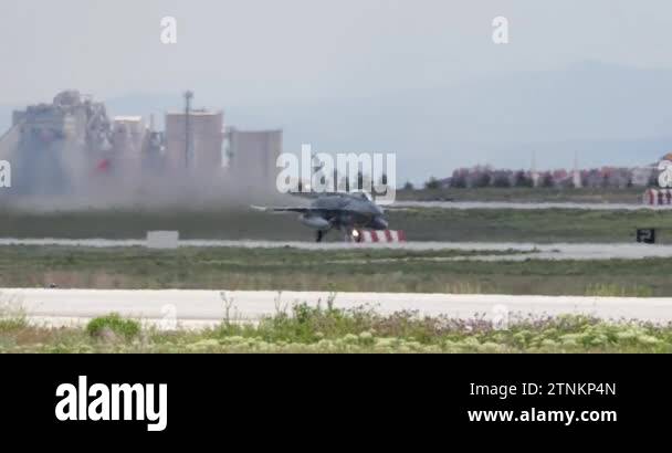 Lockheed Martin F-16 Fighting Falcon fighter jet of Pakistan Air Force ...
