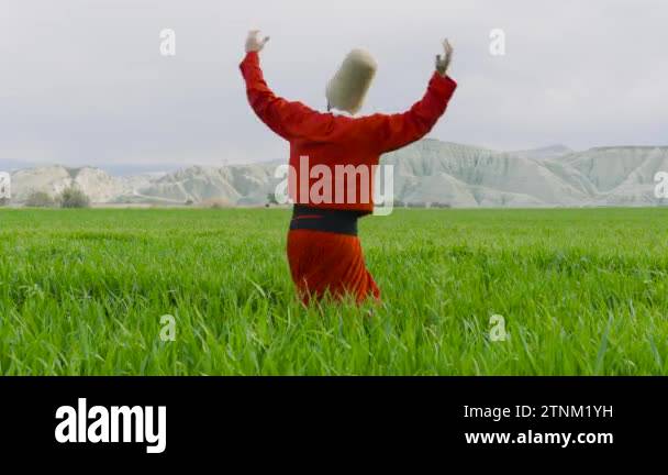 Sufi dance, Dancer dervish, Semazen, Whirling dervishes, whirling ...