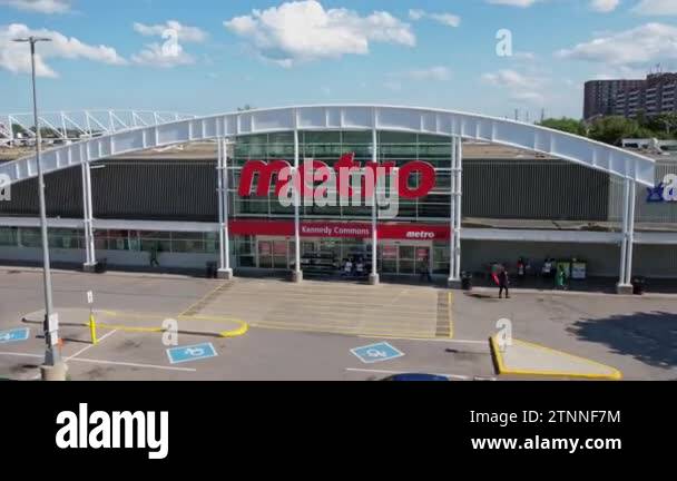 Metro front-line grocery store workers at strike outside their grocery ...