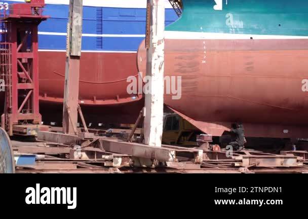 Ship repair Stock Videos & Footage - HD and 4K Video Clips - Alamy