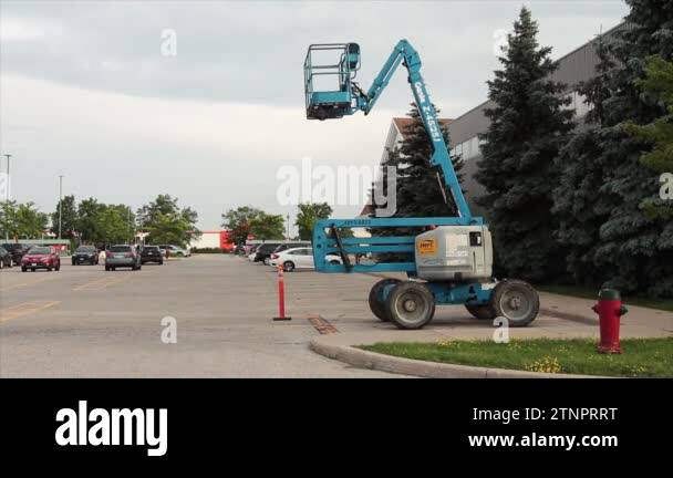 Genie construction lift Stock Videos & Footage - HD and 4K Video Clips ...