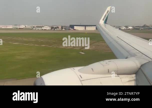 Westjet airplane landing Stock Videos & Footage - HD and 4K Video Clips ...