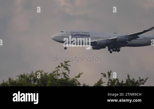 747 light Stock Videos & Footage - HD and 4K Video Clips - Alamy