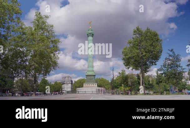 Place de la Bastille, highlighted the column of Juillet, in memory of ...