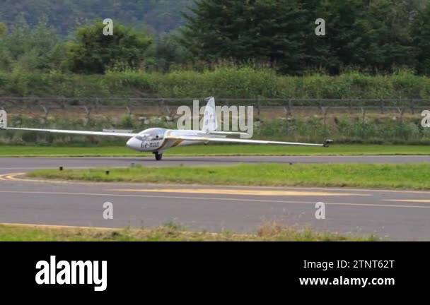 Acrobatic pilot Stock Videos & Footage - HD and 4K Video Clips - Alamy