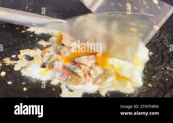4K Oyster omelette The Thai food made from flour mixed with water. To ...