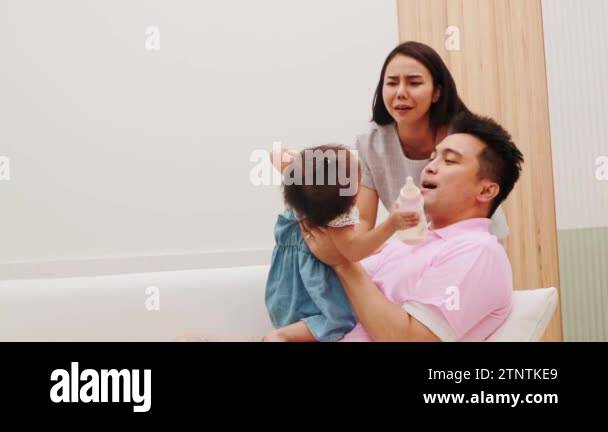 Happy family Parents who indulge their children : Parents raised their ...