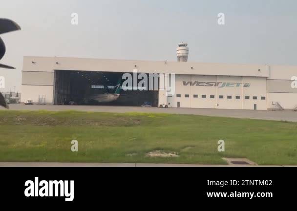 Westjet hangar Stock Videos & Footage - HD and 4K Video Clips - Alamy