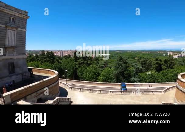 Mirador de la cornisa del palacio real Stock Videos & Footage - HD and ...