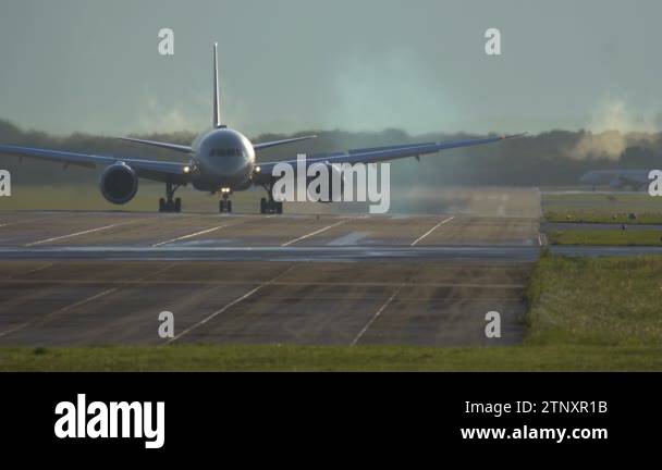 Etihad twin engine jet Stock Videos & Footage - HD and 4K Video Clips ...