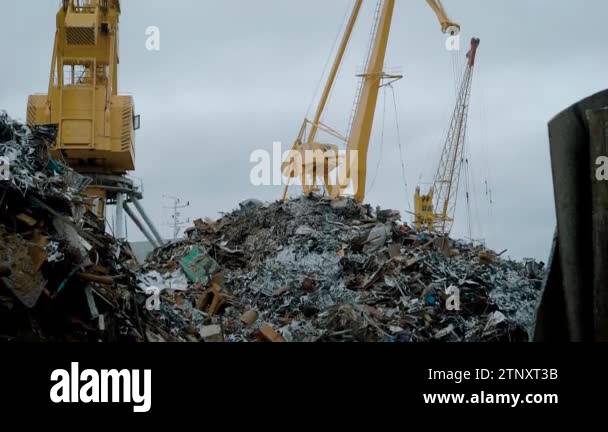 Scrap horizontal Stock Videos & Footage - HD and 4K Video Clips - Alamy