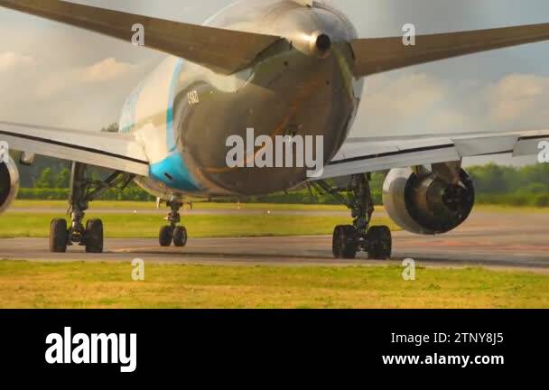 Amazon Prime Air Boeing 767 departure. Plane engine full throttle or ...