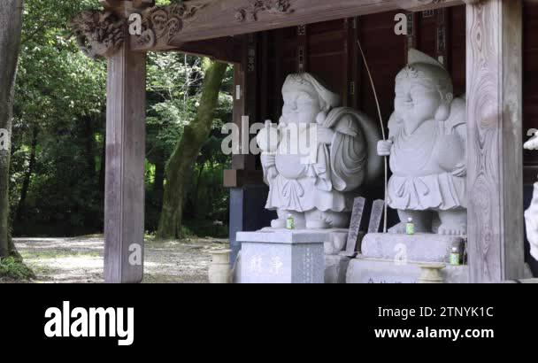 Japanese guardian statues at the traditional street in Tokyo. High ...