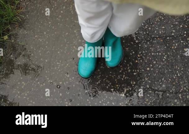 Woman legs rain drops Stock Videos & Footage - HD and 4K Video Clips ...