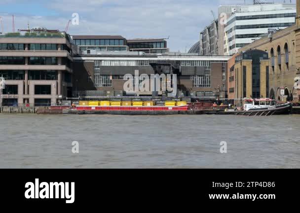 LONDON - JULY 05, 2023: Witness skilled workmen expertly mooring a ...