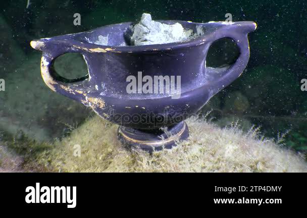 Underwater archeology: Ancient Greek Black-glazed ware on the seabed ...