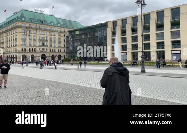 Brandenburg gate pariser square Stock Videos & Footage - HD and 4K ...