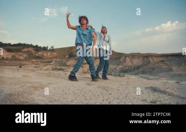 Guy dancers Stock Videos & Footage - HD and 4K Video Clips - Alamy