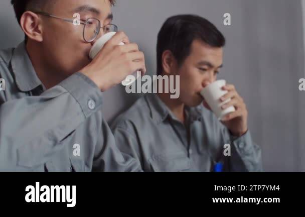 Builders tea Stock Videos & Footage - HD and 4K Video Clips - Alamy