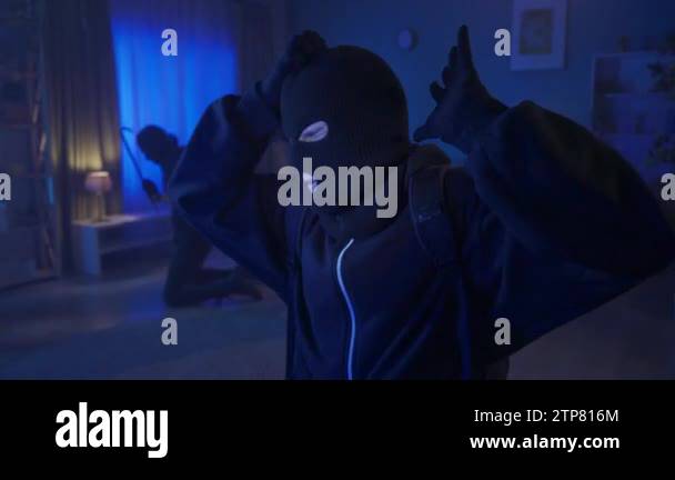 Video of two burglars, intruders, being caught red-handed in the house ...