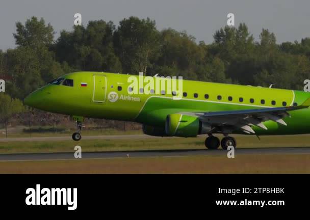 Plane embraer Stock Videos & Footage - HD and 4K Video Clips - Alamy