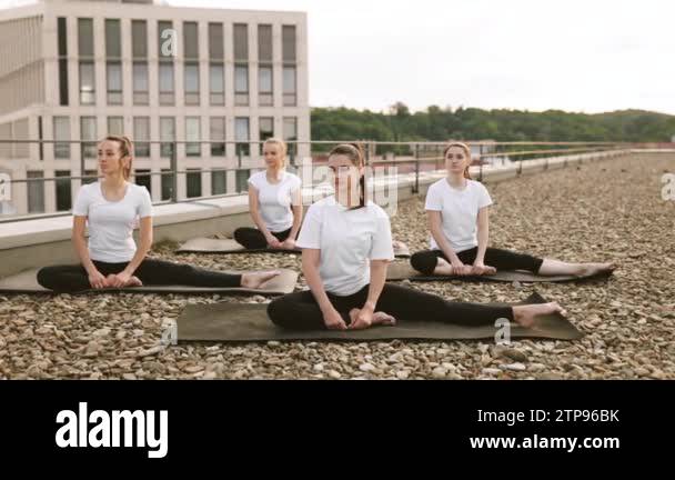 Upper body twisting Stock Videos & Footage - HD and 4K Video Clips - Alamy
