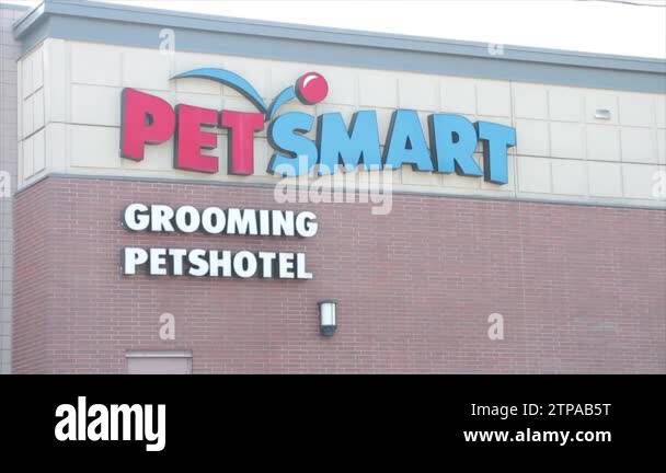 petsmart grooming petshotel sign logo with door below on back of store ...